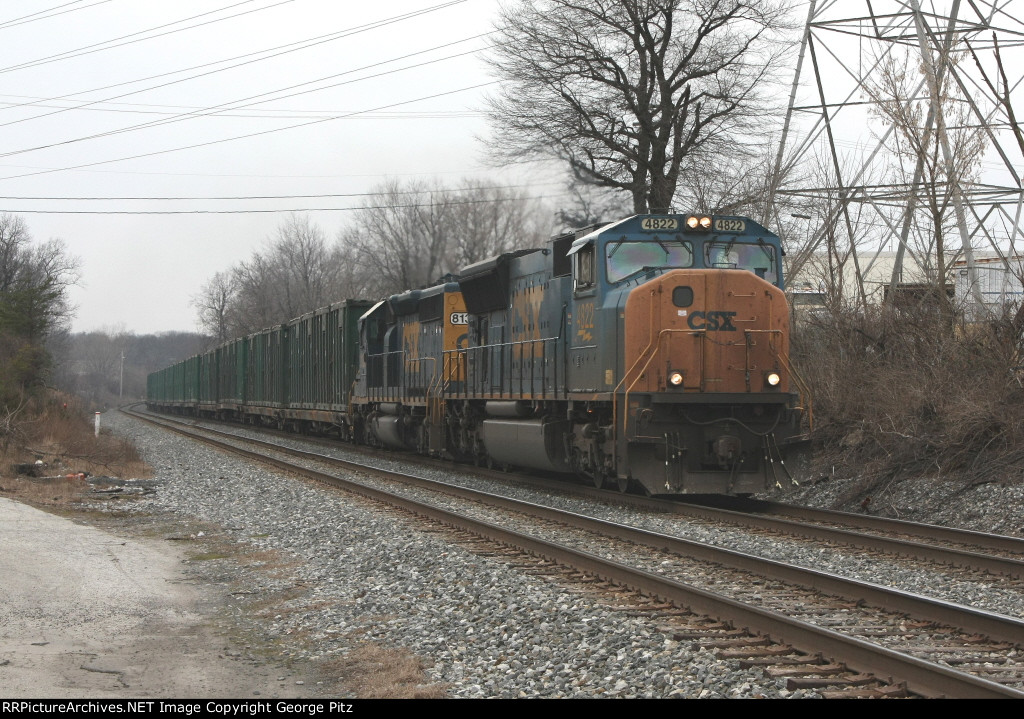 CSX 4822 with train Q702